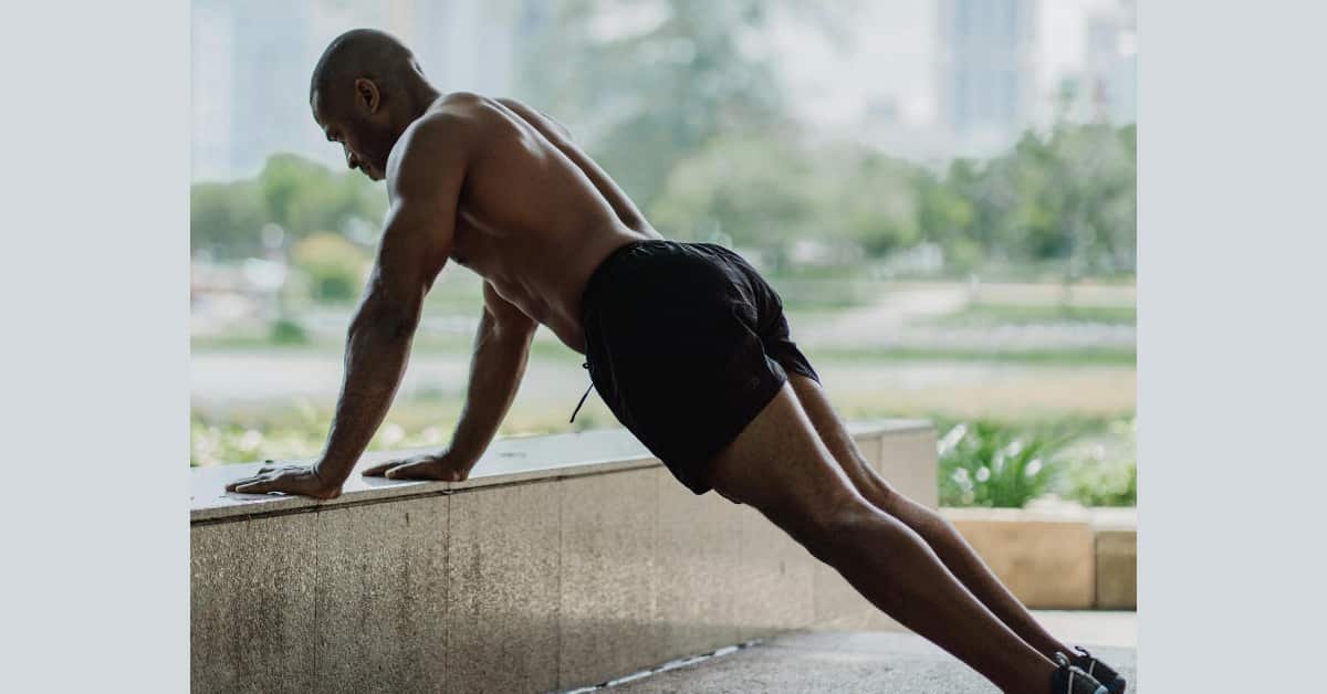The Ultimate Guide To Incline Push-ups: 11 Essential Benefits & Safety ...